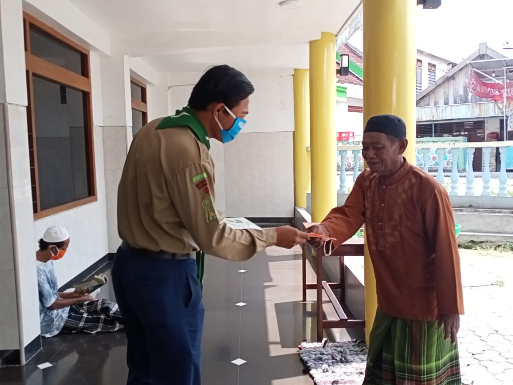 AMM Cabang Babat Bagikan Masker Kepada Jamaah Masjid Taqwa ...