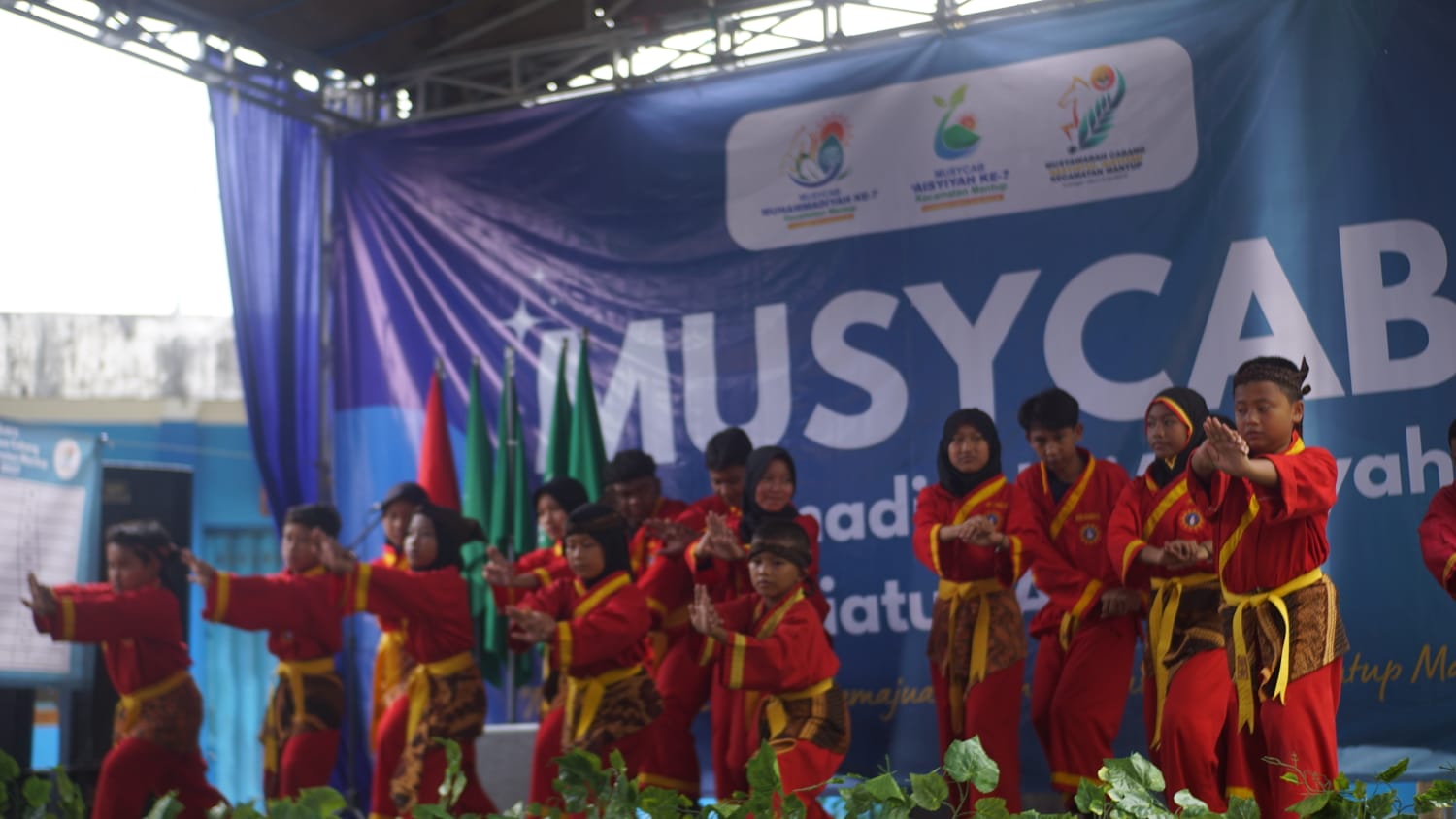 Tapak Suci Mantup Tampil Menggemparkan pada Musycab Mantup ...
