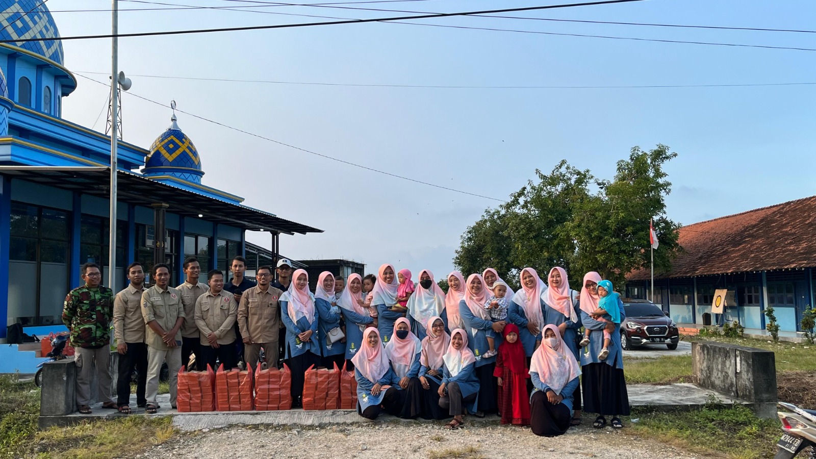 AMM Kalitengah Berbagi Takjil: Kebaikan Ramadan Bersama - Muhammadiyah ...